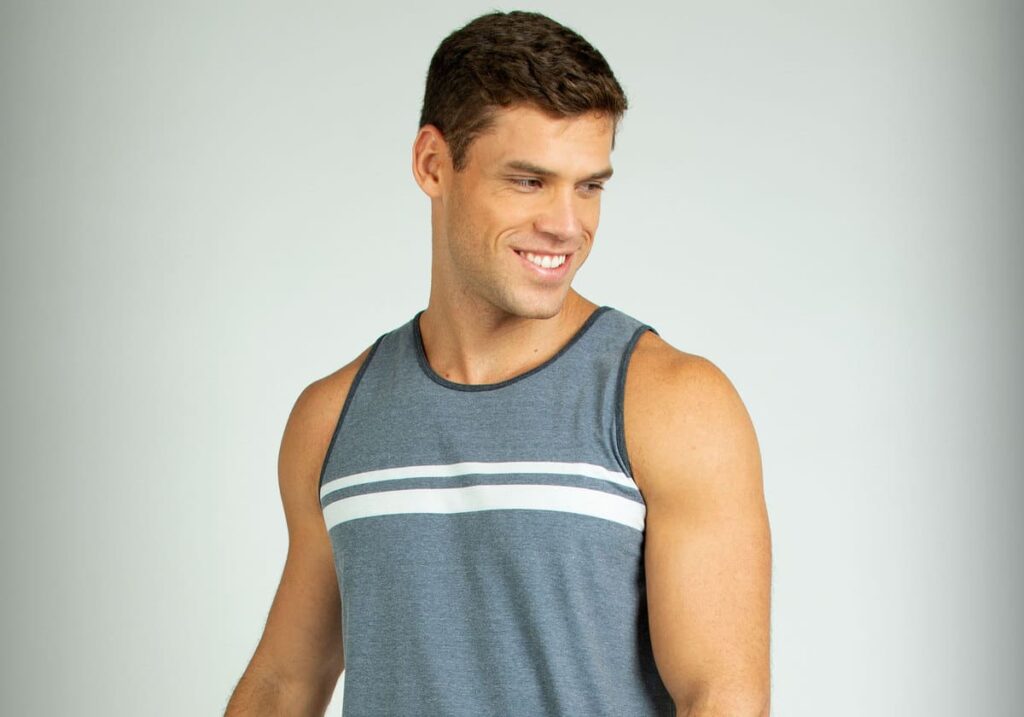 Look masculino para praia: saiba como usar com estilo!